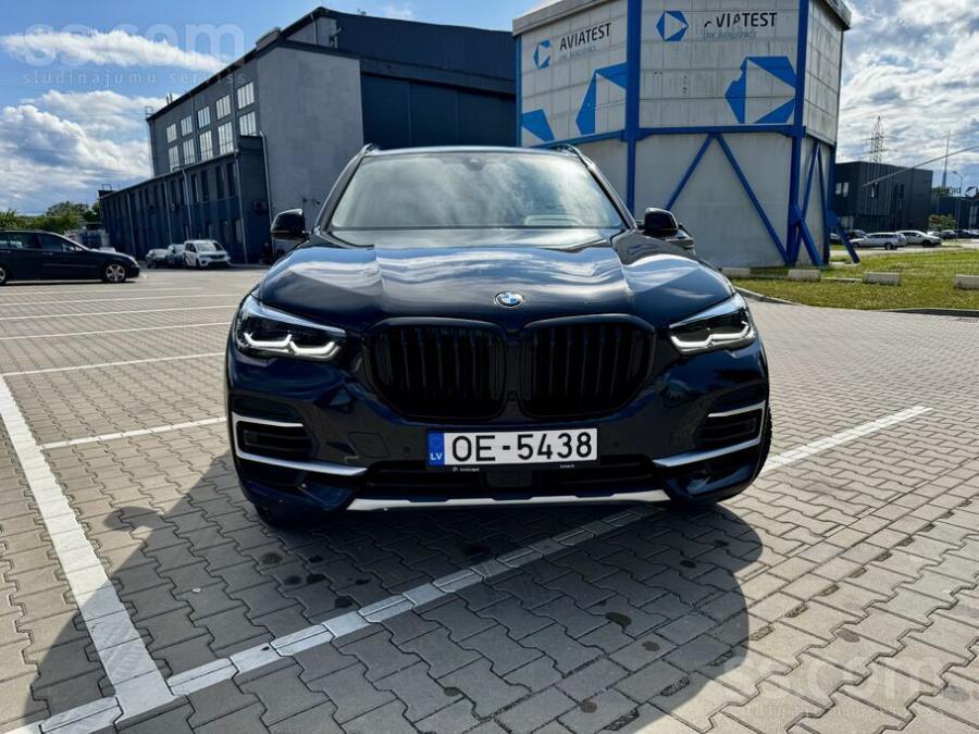 Black BMW X5 2023 in Riga, with an engine capacity of 3.00 L and mileage of 28 thousand km for 49000 €, photo 5 on AUTOMOTO.COM.LV
