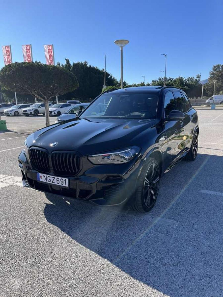 Black BMW X5 2023 in Riga, with an engine capacity of 0.00 L and mileage of 40 thousand km for 74500 €, photo 2 on AUTOMOTO.COM.LV