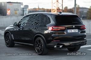 Melns BMW X5 2023 Tartu, ar dzinēja tilpumu 3.00 L un nobraukumu 48 tūkst. km par 69500 €, foto 3 vietnē AUTOMOTO.COM.LV