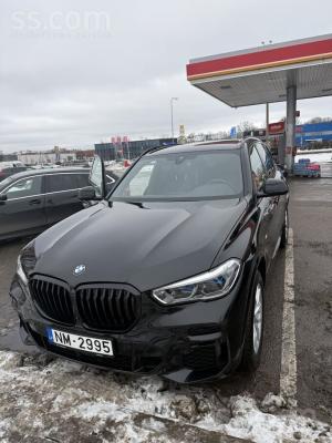 Black BMW X5 2023 in Riga, with an engine capacity of 3.00 L and mileage of 80 thousand km for 52000 €, photo 3 on AUTOMOTO.COM.LV