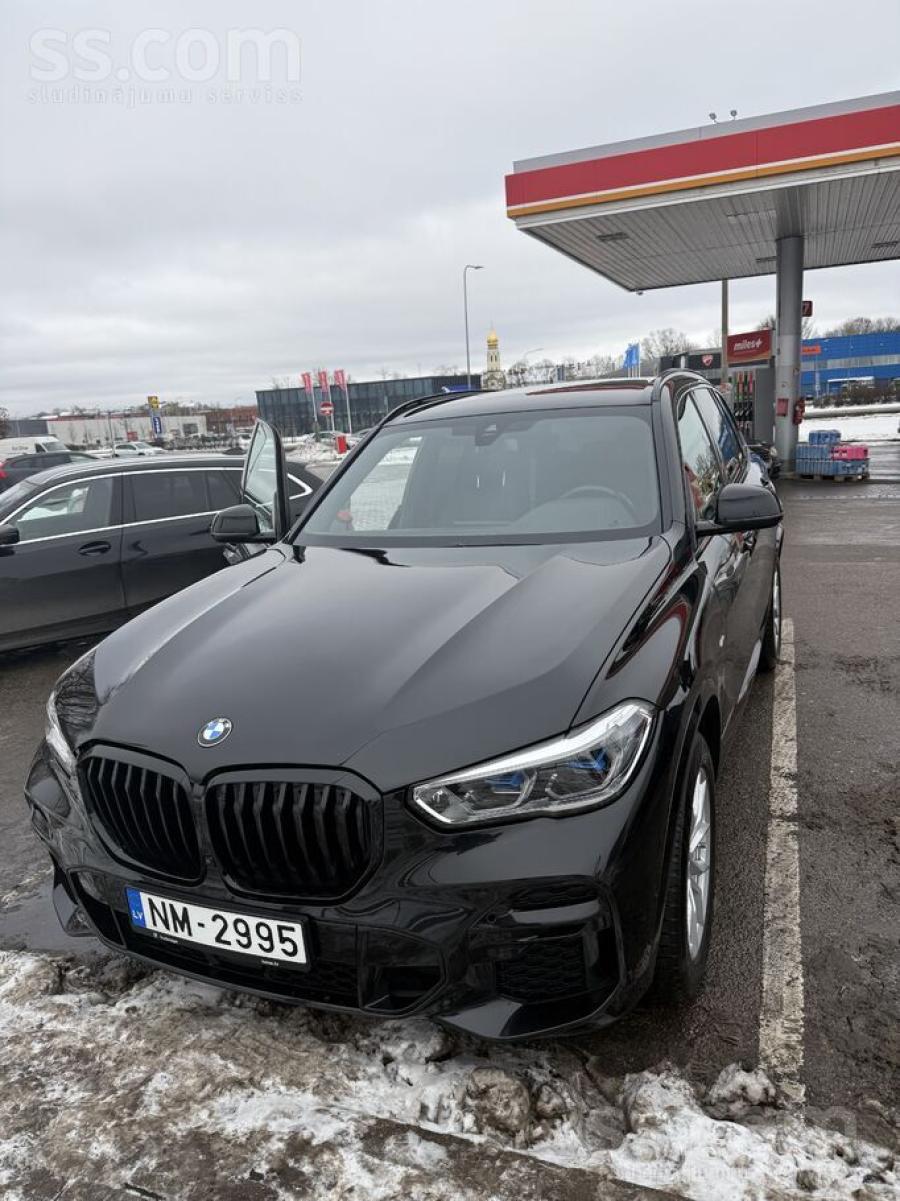 Black BMW X5 2023 in Riga, with an engine capacity of 3.00 L and mileage of 80 thousand km for 52000 €, photo 3 on AUTOMOTO.COM.LV
