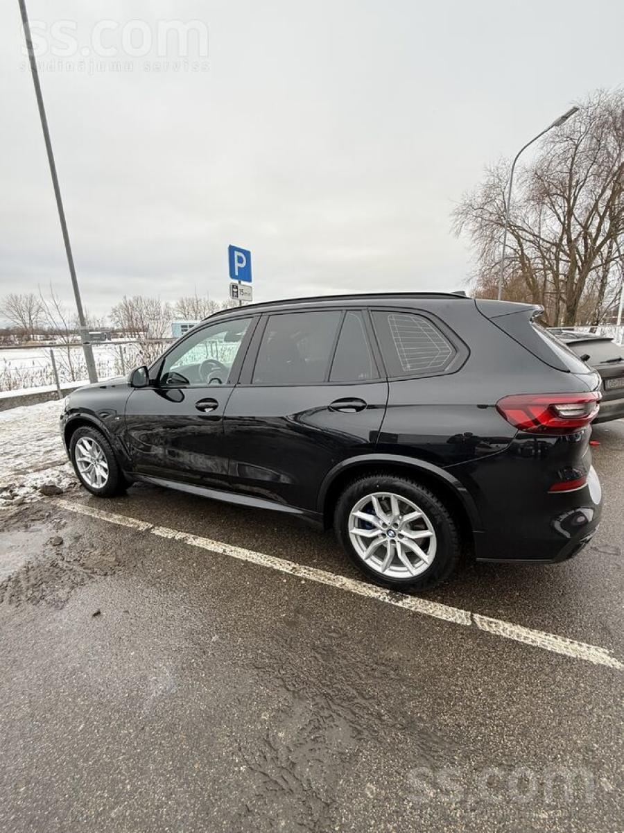Black BMW X5 2023 in Riga, with an engine capacity of 3.00 L and mileage of 80 thousand km for 52000 €, photo 6 on AUTOMOTO.COM.LV