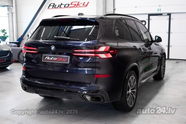 Black BMW X5 2023 in Tallinn, with an engine capacity of 3.00 L and mileage of 90 thousand km for 74900 €, photo 4 on AUTOMOTO.COM.LV