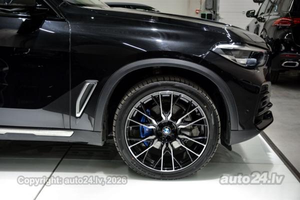 Black BMW X5 2023 in Tallinn, with an engine capacity of 3.00 L and mileage of 51 thousand km for 67500 €, photo 5 on AUTOMOTO.COM.LV