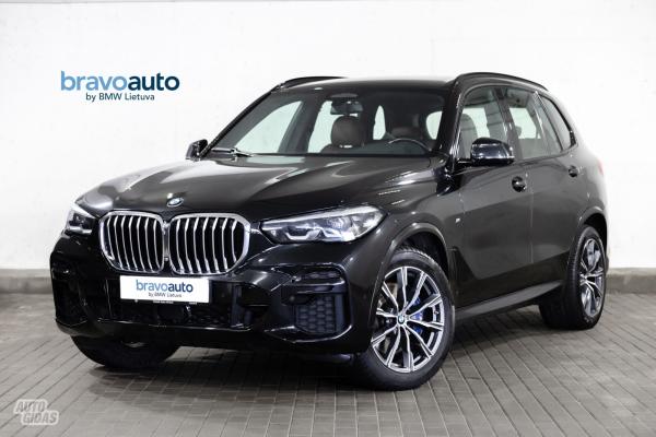 Melns BMW X5 2023 Viļņa, ar dzinēja tilpumu 3.00 L un nobraukumu 98 tūkst. km par 53991 €, foto  vietnē AUTOMOTO.COM.LV