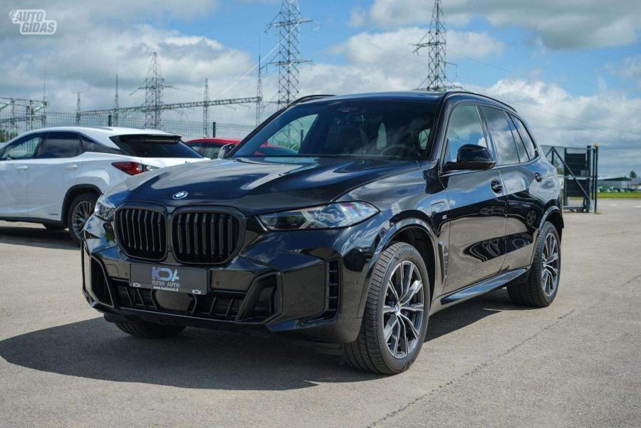 Black BMW X5 2023 in Marijampole, with an engine capacity of 3.00 L and mileage of 165 thousand km for 62950 €, photo 6 on AUTOMOTO.COM.LV