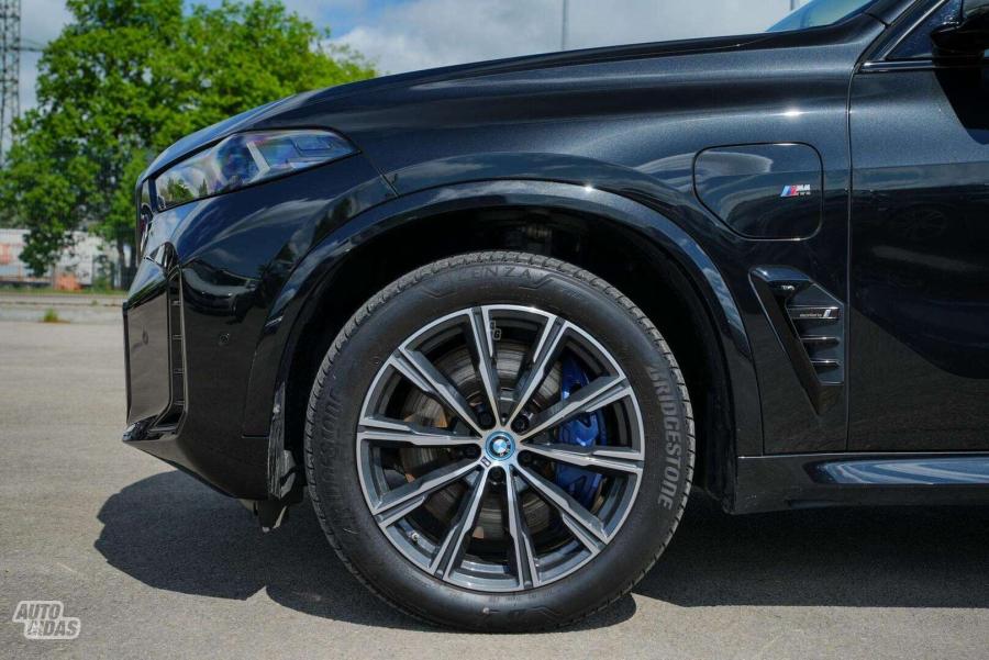Black BMW X5 2023 in Marijampole, with an engine capacity of 3.00 L and mileage of 165 thousand km for 62950 €, photo 7 on AUTOMOTO.COM.LV