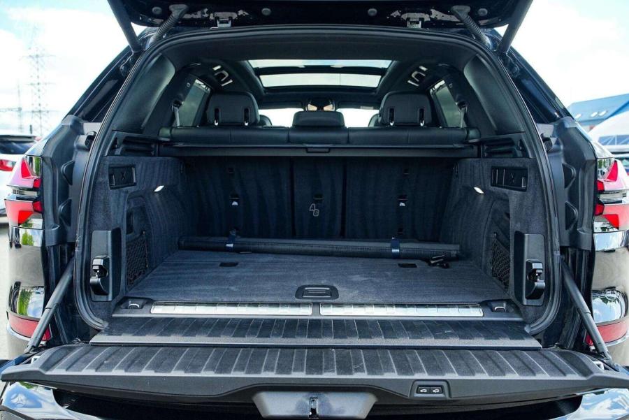 Black BMW X5 2023 in Marijampole, with an engine capacity of 3.00 L and mileage of 165 thousand km for 62950 €, photo 15 on AUTOMOTO.COM.LV
