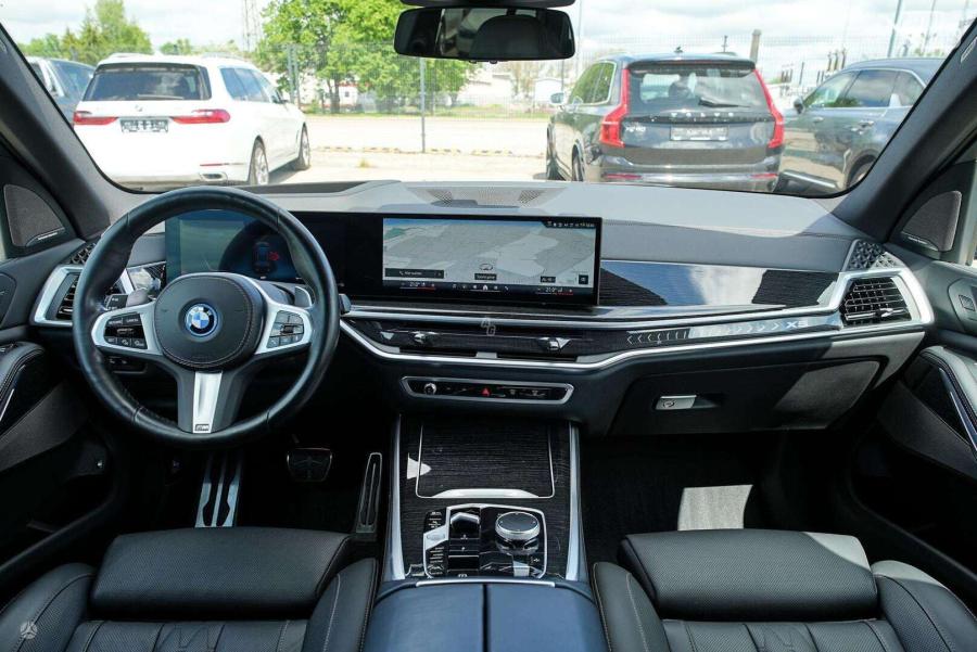 Black BMW X5 2023 in Marijampole, with an engine capacity of 3.00 L and mileage of 165 thousand km for 62950 €, photo 17 on AUTOMOTO.COM.LV