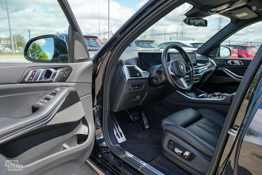 Black BMW X5 2023 in Marijampole, with an engine capacity of 3.00 L and mileage of 165 thousand km for 62950 €, photo 26 on AUTOMOTO.COM.LV