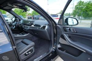 Black BMW X5 2023 in Marijampole, with an engine capacity of 3.00 L and mileage of 165 thousand km for 62950 €, photo 38 on AUTOMOTO.COM.LV