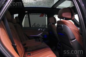 Melns BMW X5 2023 Rīga, ar dzinēja tilpumu 4.40 L un nobraukumu 41 tūkst. km par 64000 €, foto 29 vietnē AUTOMOTO.COM.LV