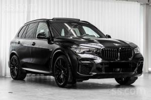Black BMW X5 2023 in Tukums, with an engine capacity of 3.00 L and mileage of 0 thousand km for 61777 €, photo 3 on AUTOMOTO.COM.LV