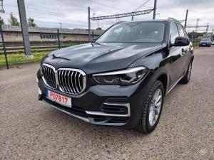 Black BMW X5 2023 in Siauliai, with an engine capacity of 3.00 L and mileage of 62 thousand km for 58500 €, photo  on AUTOMOTO.COM.LV