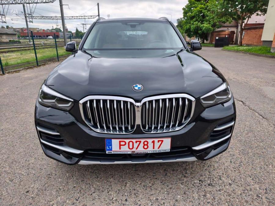 Black BMW X5 2023 in Siauliai, with an engine capacity of 3.00 L and mileage of 62 thousand km for 58500 €, photo 3 on AUTOMOTO.COM.LV