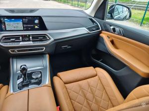Black BMW X5 2023 in Siauliai, with an engine capacity of 3.00 L and mileage of 62 thousand km for 58500 €, photo 14 on AUTOMOTO.COM.LV