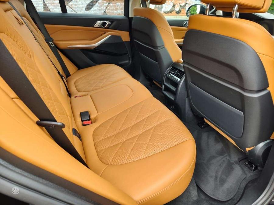 Black BMW X5 2023 in Siauliai, with an engine capacity of 3.00 L and mileage of 62 thousand km for 58500 €, photo 16 on AUTOMOTO.COM.LV