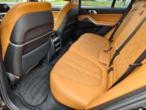 Black BMW X5 2023 in Siauliai, with an engine capacity of 3.00 L and mileage of 62 thousand km for 58500 €, photo 17 on AUTOMOTO.COM.LV