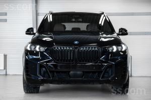 Melns BMW X5 2023 Rīga, ar dzinēja tilpumu 3.00 L un nobraukumu 55 tūkst. km par 85000 €, foto  vietnē AUTOMOTO.COM.LV