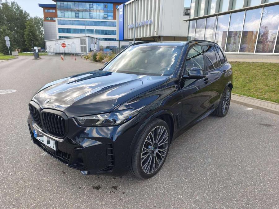Melns BMW X5 2023 Viļņa, ar dzinēja tilpumu 2.99 L un nobraukumu 110 tūkst. km par 69990 €, foto 1 vietnē AUTOMOTO.COM.LV