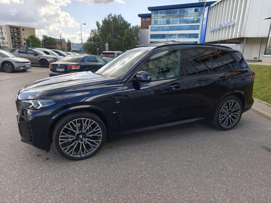 Melns BMW X5 2023 Viļņa, ar dzinēja tilpumu 2.99 L un nobraukumu 110 tūkst. km par 69990 €, foto 5 vietnē AUTOMOTO.COM.LV