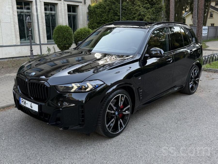 Melns BMW X5 2023 Jūrmala, ar dzinēja tilpumu 3.00 L un nobraukumu 77 tūkst. km par 79777 €, foto 1 vietnē AUTOMOTO.COM.LV