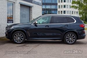 Black BMW X5 2023 in Tallinn, with an engine capacity of 4.40 L and mileage of 65 thousand km for 62900 €, photo 3 on AUTOMOTO.COM.LV