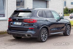 Black BMW X5 2023 in Tallinn, with an engine capacity of 4.40 L and mileage of 65 thousand km for 62900 €, photo 4 on AUTOMOTO.COM.LV
