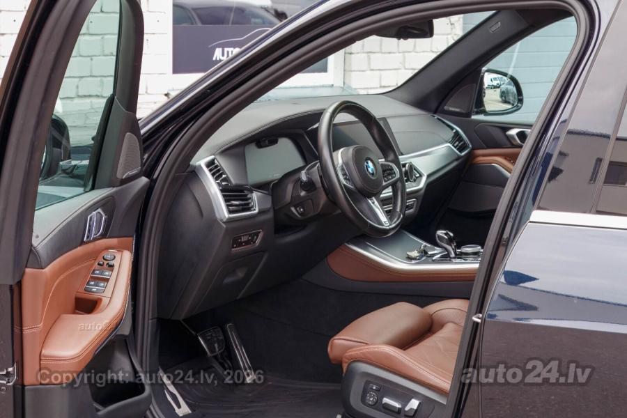 Black BMW X5 2023 in Tallinn, with an engine capacity of 4.40 L and mileage of 65 thousand km for 62900 €, photo 12 on AUTOMOTO.COM.LV