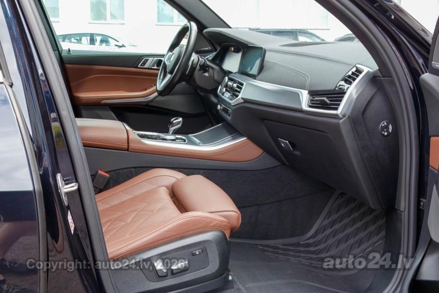 Black BMW X5 2023 in Tallinn, with an engine capacity of 4.40 L and mileage of 65 thousand km for 62900 €, photo 17 on AUTOMOTO.COM.LV