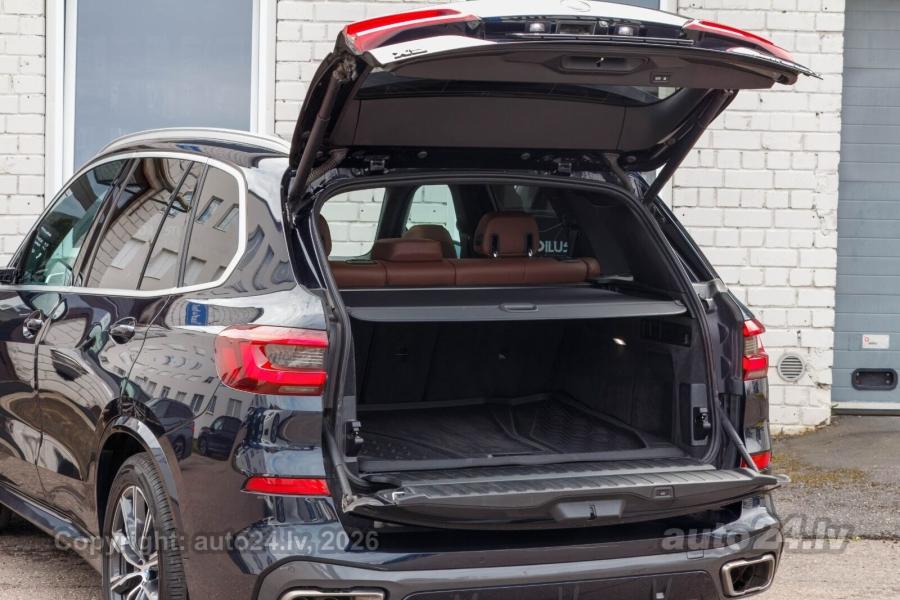 Black BMW X5 2023 in Tallinn, with an engine capacity of 4.40 L and mileage of 65 thousand km for 62900 €, photo 19 on AUTOMOTO.COM.LV
