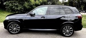 Black BMW X5 2023 in Vilnius, with an engine capacity of 2.99 L and mileage of 58 thousand km for 57900 €, photo  on AUTOMOTO.COM.LV