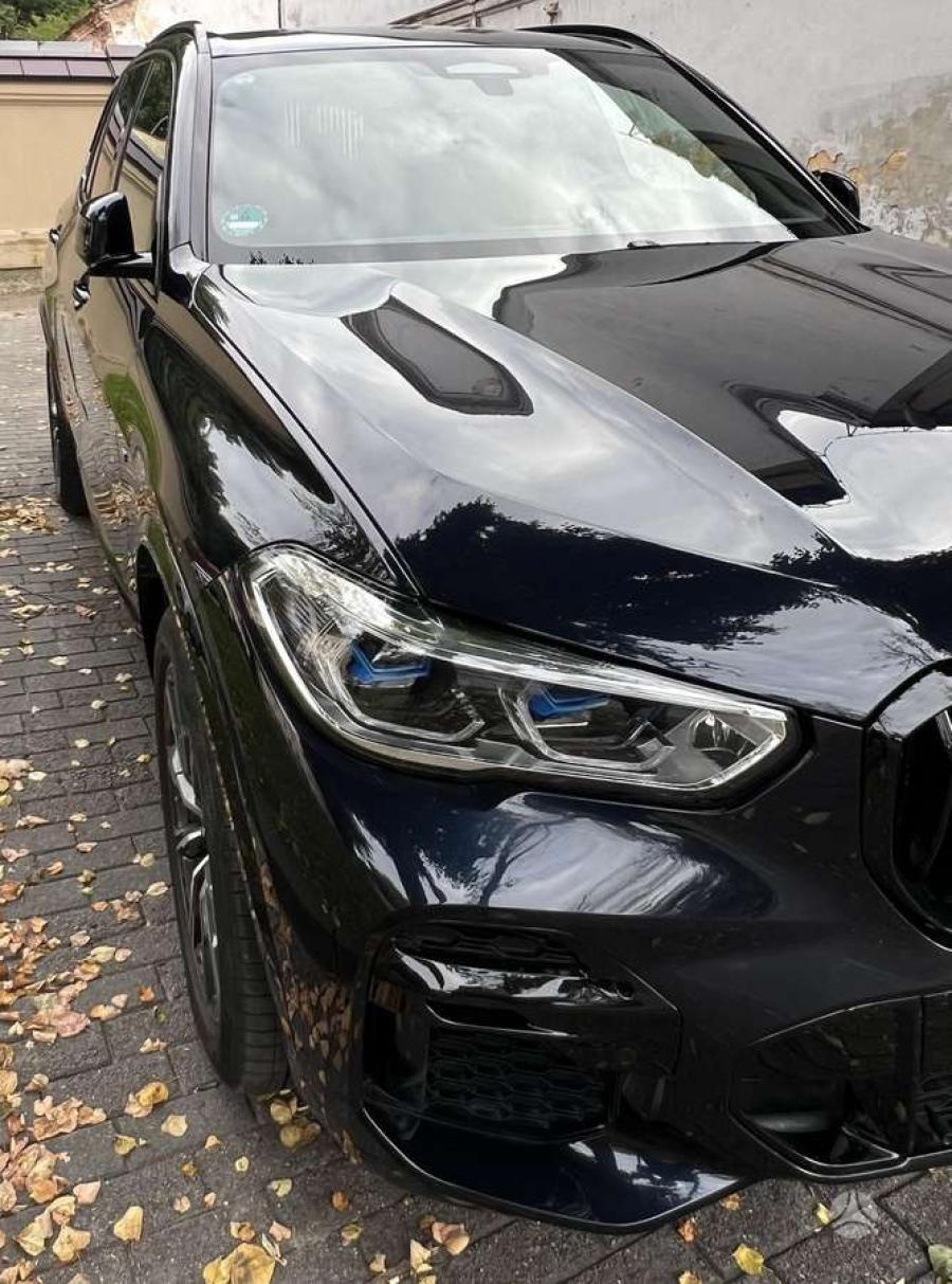 Black BMW X5 2023 in Vilnius, with an engine capacity of 2.99 L and mileage of 58 thousand km for 57900 €, photo 6 on AUTOMOTO.COM.LV