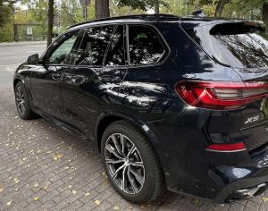 Black BMW X5 2023 in Vilnius, with an engine capacity of 2.99 L and mileage of 58 thousand km for 57900 €, photo 8 on AUTOMOTO.COM.LV