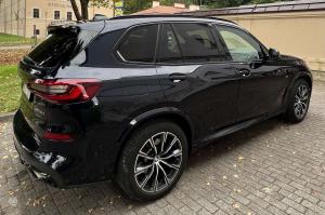 Black BMW X5 2023 in Vilnius, with an engine capacity of 2.99 L and mileage of 58 thousand km for 57900 €, photo 9 on AUTOMOTO.COM.LV