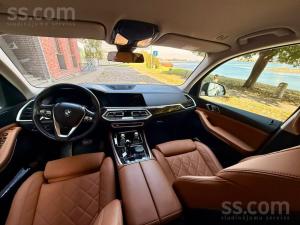 Black BMW X5 2023 in Riga, with an engine capacity of 3.00 L and mileage of 88 thousand km for 37700 €, photo 8 on AUTOMOTO.COM.LV