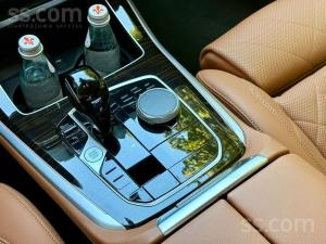 Black BMW X5 2023 in Riga, with an engine capacity of 3.00 L and mileage of 88 thousand km for 37700 €, photo 9 on AUTOMOTO.COM.LV