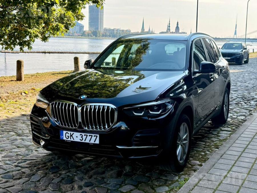 Melns BMW X5 2023 Rīga, ar dzinēja tilpumu 3.00 L un nobraukumu 88 tūkst. km par 37700 €, foto 1 vietnē AUTOMOTO.COM.LV