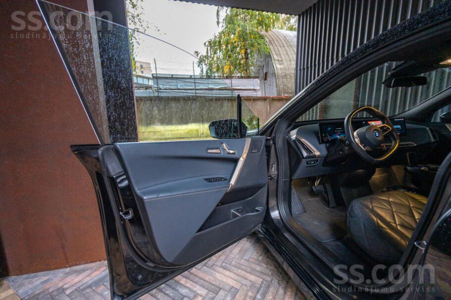 Melns BMW X5 2023 Rīga, ar dzinēja tilpumu 3.00 L un nobraukumu 62 tūkst. km par 57500 €, foto 17 vietnē AUTOMOTO.COM.LV