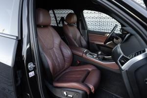 Melns BMW X5 2023 Mārupe, ar dzinēja tilpumu 3.00 L un nobraukumu 136 tūkst. km par 37900 €, foto 24 vietnē AUTOMOTO.COM.LV