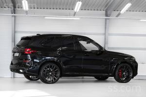 Black BMW X5 2023 in Tukums, with an engine capacity of 3.00 L and mileage of 99 thousand km for 69990 €, photo 4 on AUTOMOTO.COM.LV