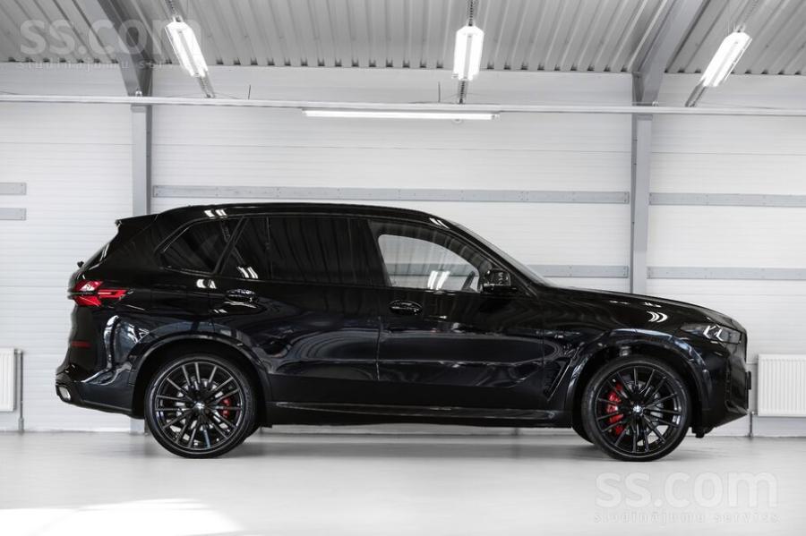 Black BMW X5 2023 in Tukums, with an engine capacity of 3.00 L and mileage of 99 thousand km for 69990 €, photo 5 on AUTOMOTO.COM.LV