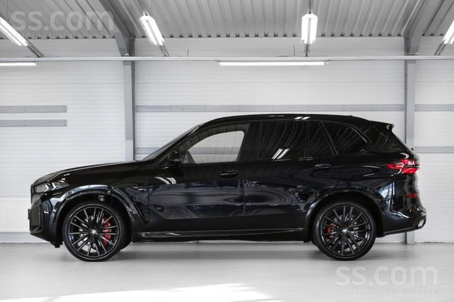 Black BMW X5 2023 in Tukums, with an engine capacity of 3.00 L and mileage of 99 thousand km for 69990 €, photo 8 on AUTOMOTO.COM.LV