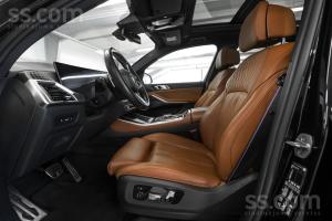 Black BMW X5 2023 in Tukums, with an engine capacity of 3.00 L and mileage of 99 thousand km for 69990 €, photo 13 on AUTOMOTO.COM.LV