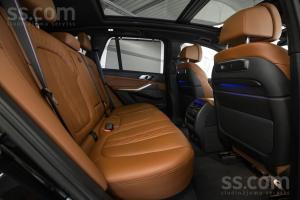 Black BMW X5 2023 in Tukums, with an engine capacity of 3.00 L and mileage of 99 thousand km for 69990 €, photo 17 on AUTOMOTO.COM.LV