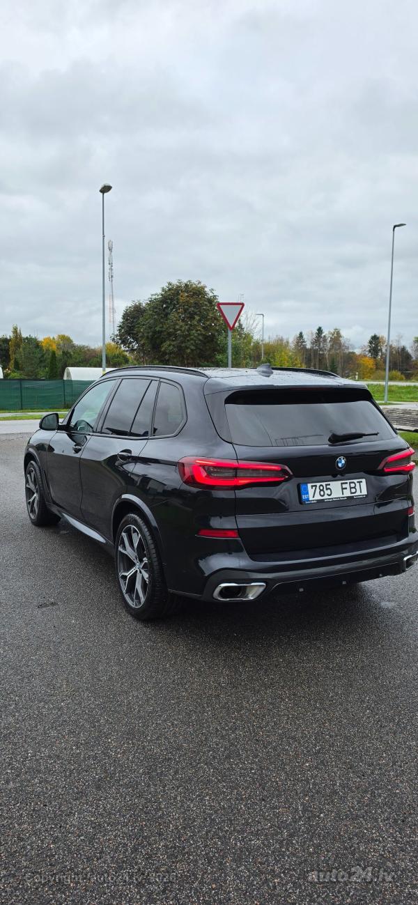 Black BMW X5 2023 in Tallinn, with an engine capacity of 3.00 L and mileage of 63 thousand km for 57900 €, photo 4 on AUTOMOTO.COM.LV