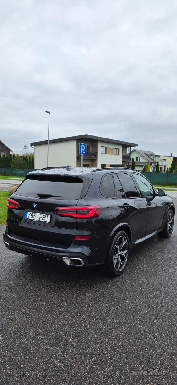Black BMW X5 2023 in Tallinn, with an engine capacity of 3.00 L and mileage of 63 thousand km for 57900 €, photo 5 on AUTOMOTO.COM.LV