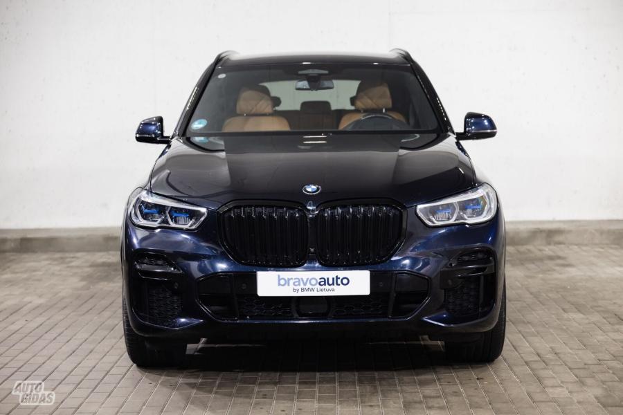 Black BMW X5 2023 in Vilnius, with an engine capacity of 3.00 L and mileage of 60 thousand km for 56491 €, photo 4 on AUTOMOTO.COM.LV