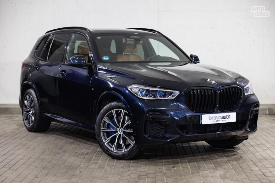 Black BMW X5 2023 in Vilnius, with an engine capacity of 3.00 L and mileage of 60 thousand km for 56491 €, photo 5 on AUTOMOTO.COM.LV