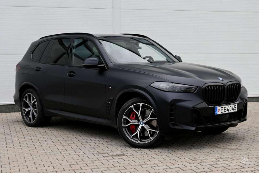 Melns BMW X5 2024 Kretinga, ar dzinēja tilpumu 3.00 L un nobraukumu 76 tūkst. km par 74999 €, foto 1 vietnē AUTOMOTO.COM.LV